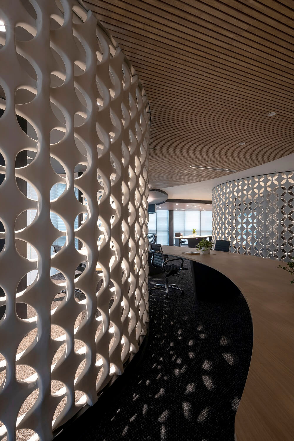 Woven Screen Office - Takashi Niwa Architects