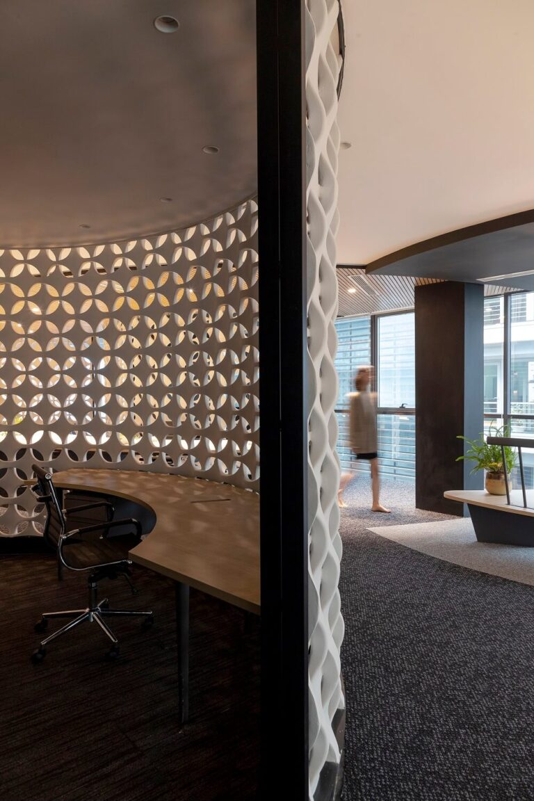 Woven Screen Office - Takashi Niwa Architects