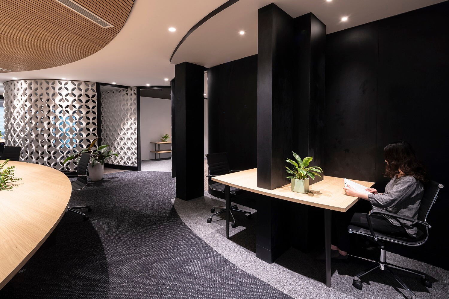 Woven Screen Office - Takashi Niwa Architects